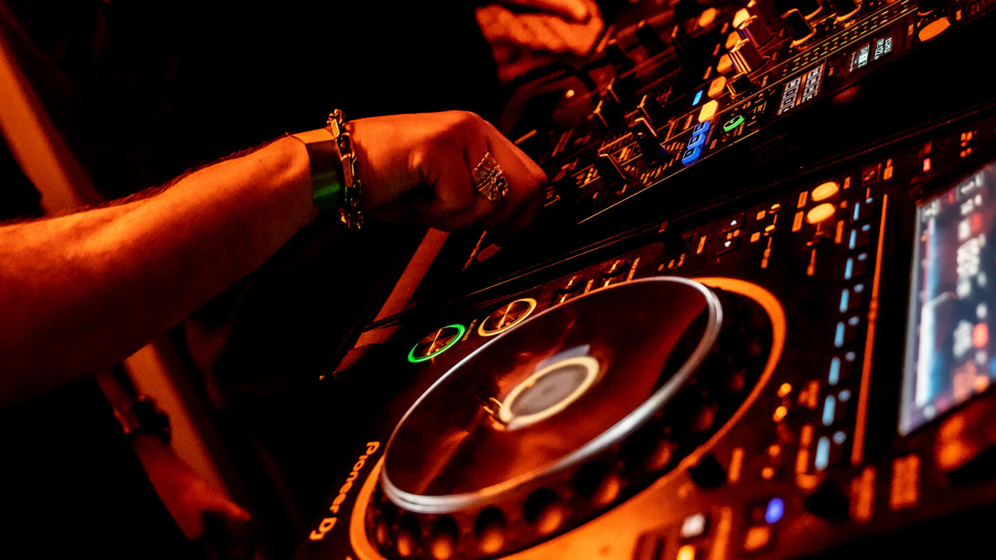 Cocktail Bar & Lounge in London | Rooftop Views & DJs | SAMBA ROOM